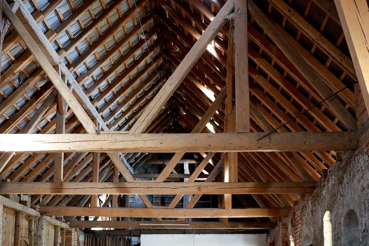 Comment peindre une poutre en bois ? - Le Blog Maison